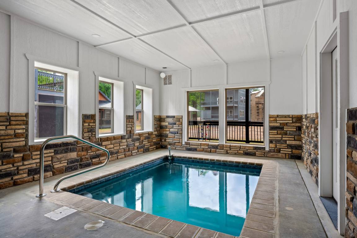 Cabin ∙ 2 Bedrooms ∙ 6 Guests - Wears Valley, TN