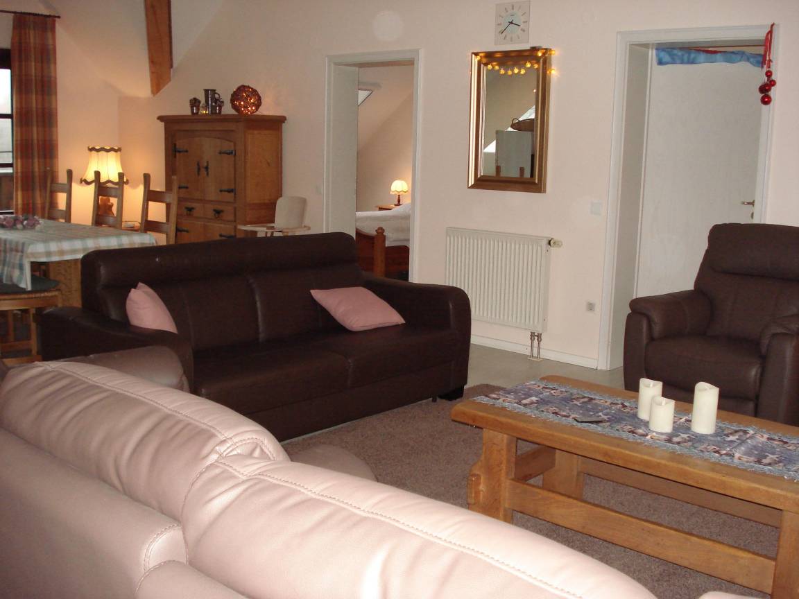 100 M² Ferienwohnung ∙ 2 Schlafzimmer ∙ 6 Gäste - Hillesheim