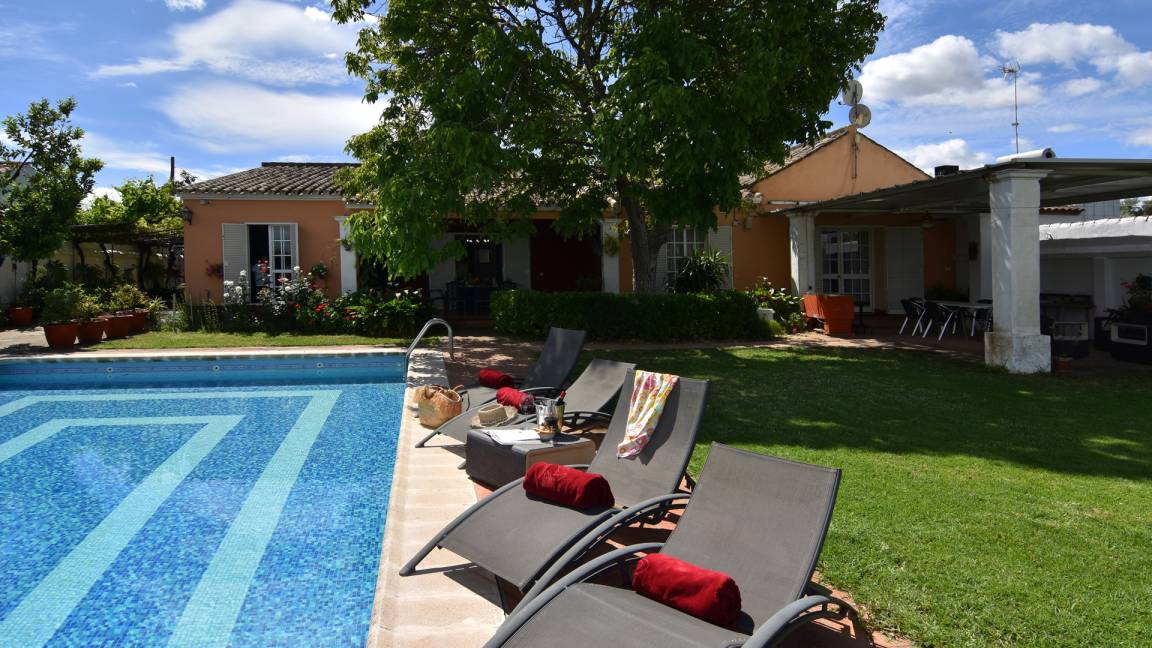 240 M² Villa ∙ 4 Habitaciones ∙ 8 Huéspedes - Palma del Río