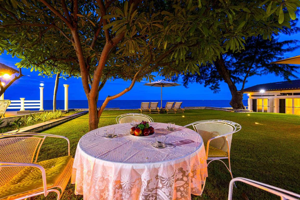 300 M² Villa ∙ 6 Bedrooms ∙ 12 Guests - Hua Hin