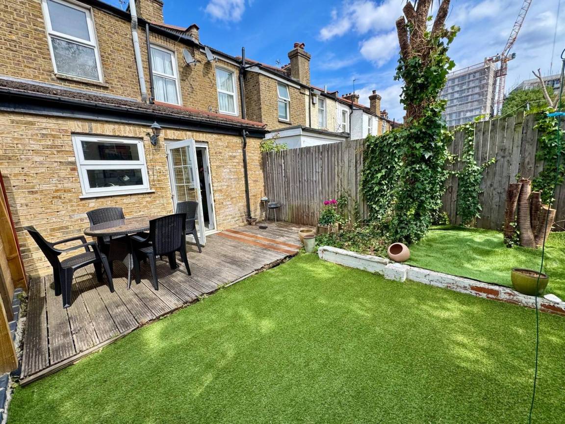 1000 M² Talo ∙ 2 Makuuhuonetta ∙ 4 Vierasta - Croydon