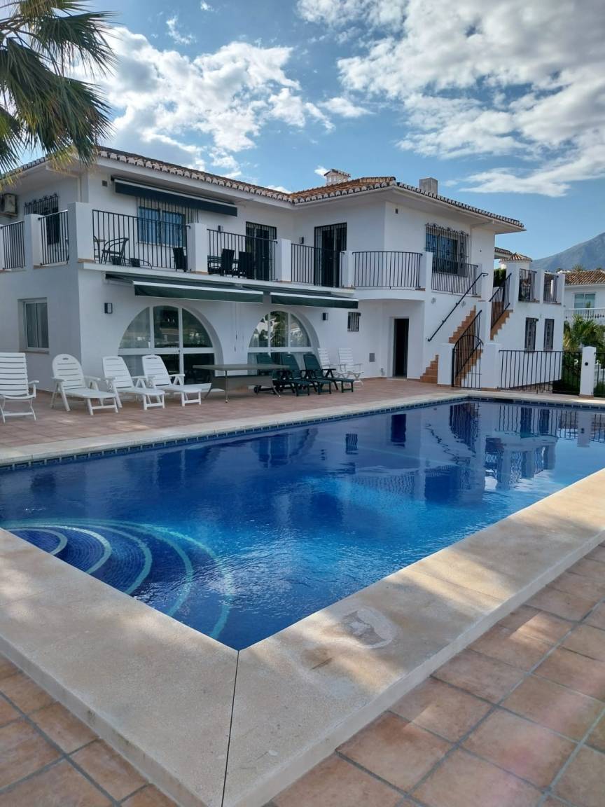 373 M² Villa ∙ 6 Bedrooms ∙ 12 Guests - Fuengirola