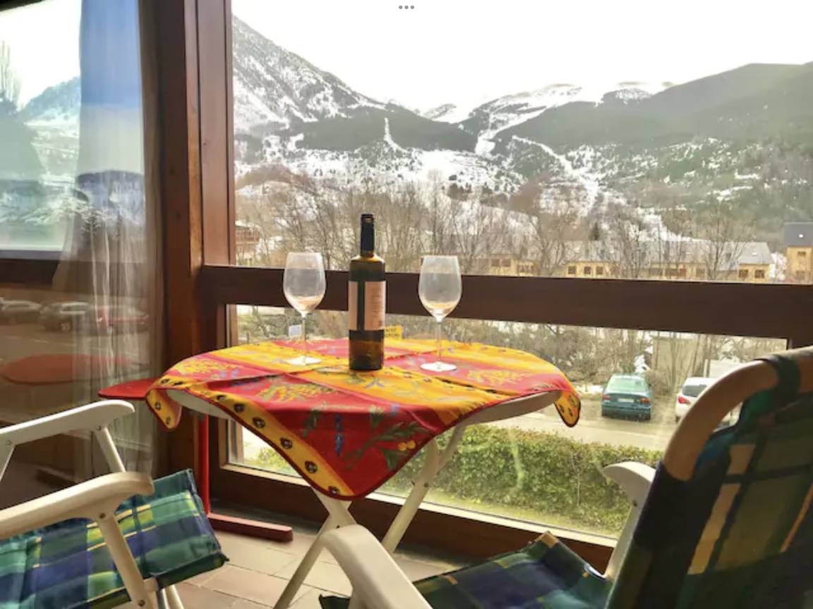 101 M² Apartamento ∙ 3 Habitaciones ∙ 6 Huéspedes - Benasque