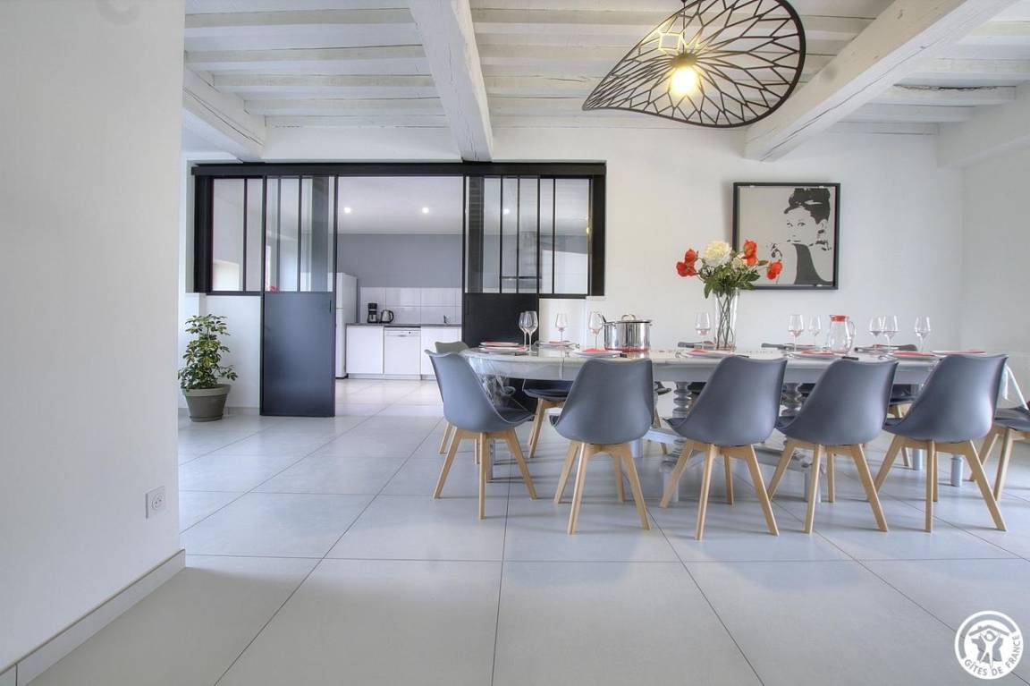 195 M² Gîte ∙ 5 Chambres ∙ 15 Personnes - Mâcon