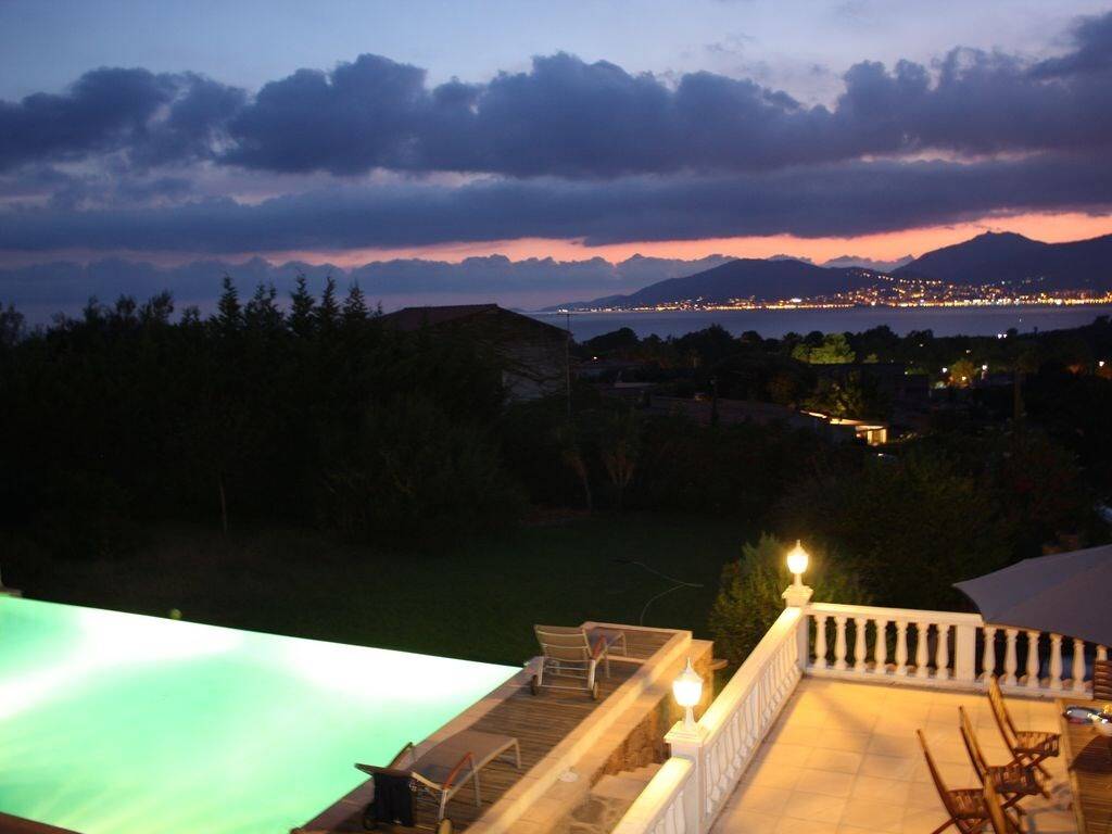 155 M² Villa ∙ 5 Bedrooms ∙ 12 Guests - Porticcio