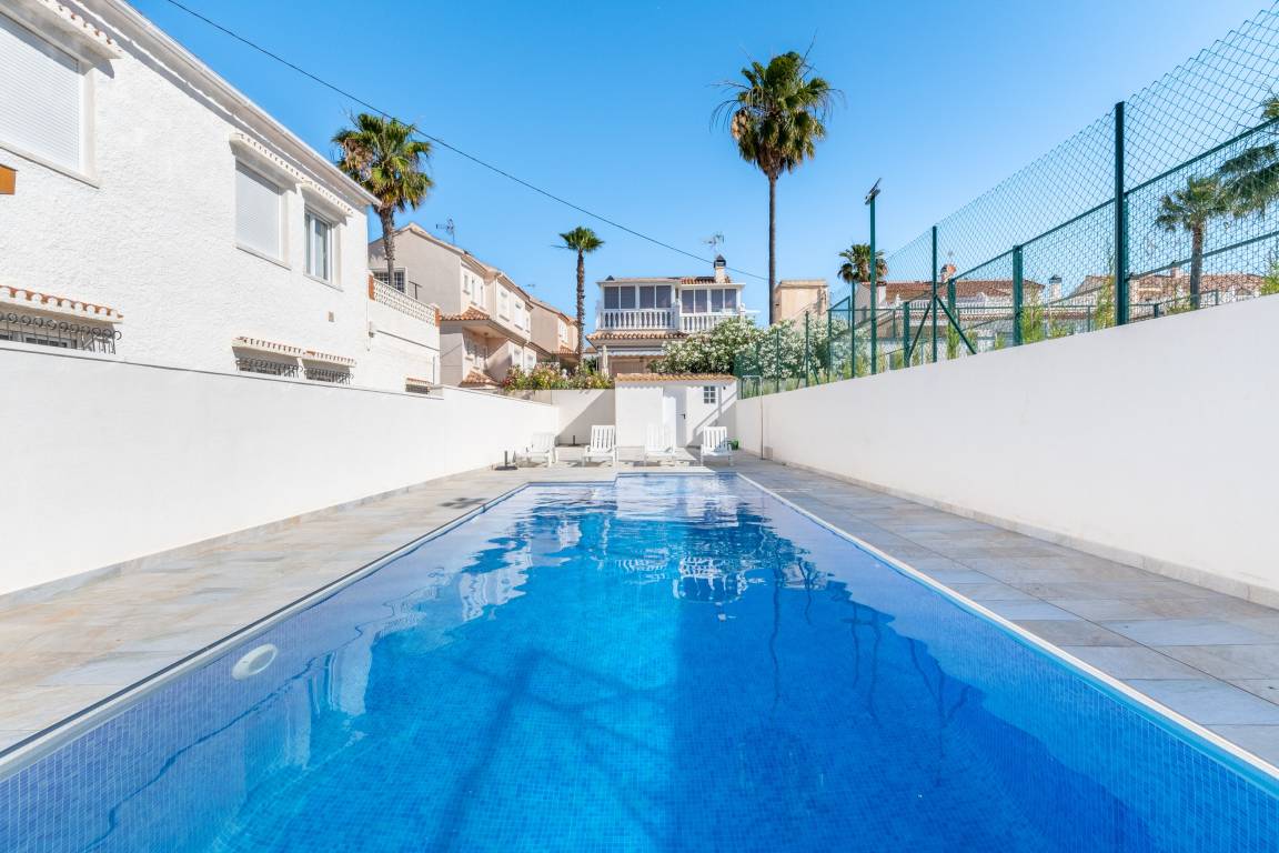 90 M² Aparthotelli ∙ 3 Makuuhuonetta ∙ 7 Vierasta - Torrevieja