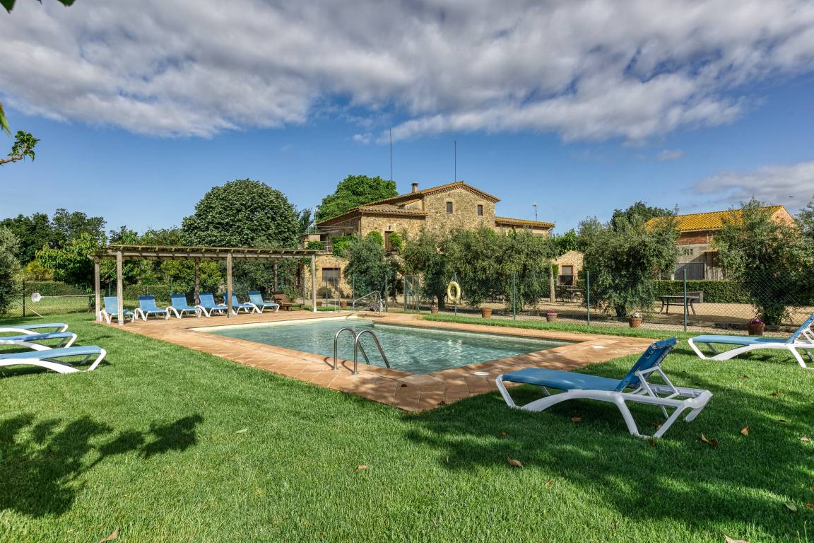 60 M² House ∙ 2 Bedrooms ∙ 5 Guests - Peratallada