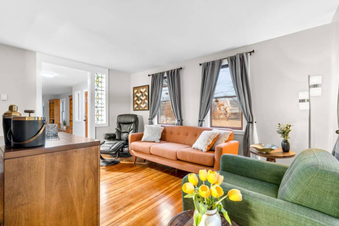 212 M² House ∙ 3 Bedrooms ∙ 8 Guests - Waterbury, CT