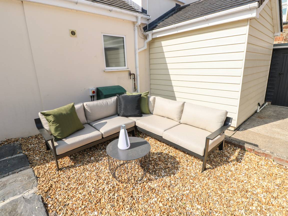 Cottage ∙ 9 Bedrooms ∙ 18 Guests - Wales