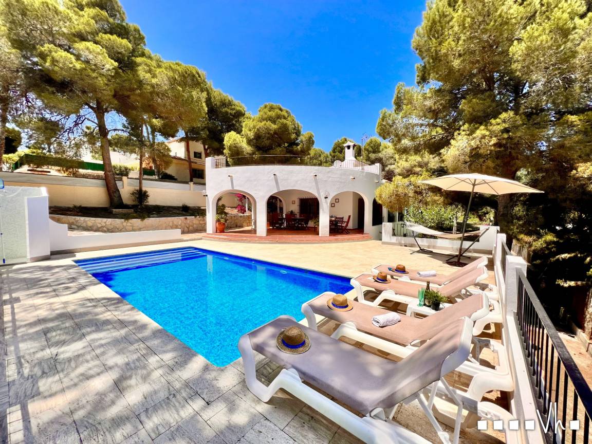 220 M² Villa ∙ 4 Bedrooms ∙ 8 Guests - Moraira