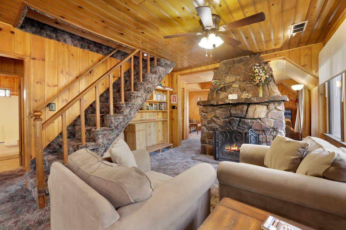 137 M² Cabin ∙ 2 Bedrooms ∙ 7 Guests - Big Bear Lake, CA