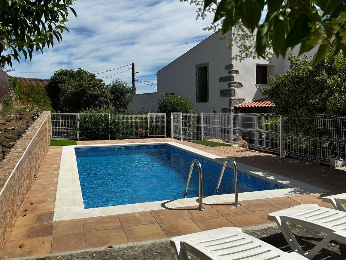 250 M² House ∙ 6 Bedrooms ∙ 12 Guests - Almeida, Portugal