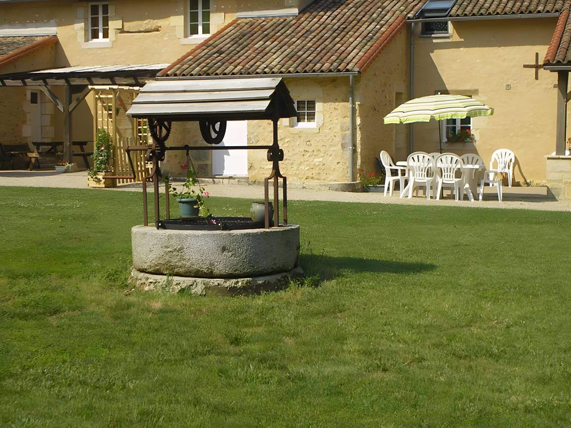 130 M² Maison De Vacances ∙ 3 Chambres ∙ 8 Personnes - Lusignan