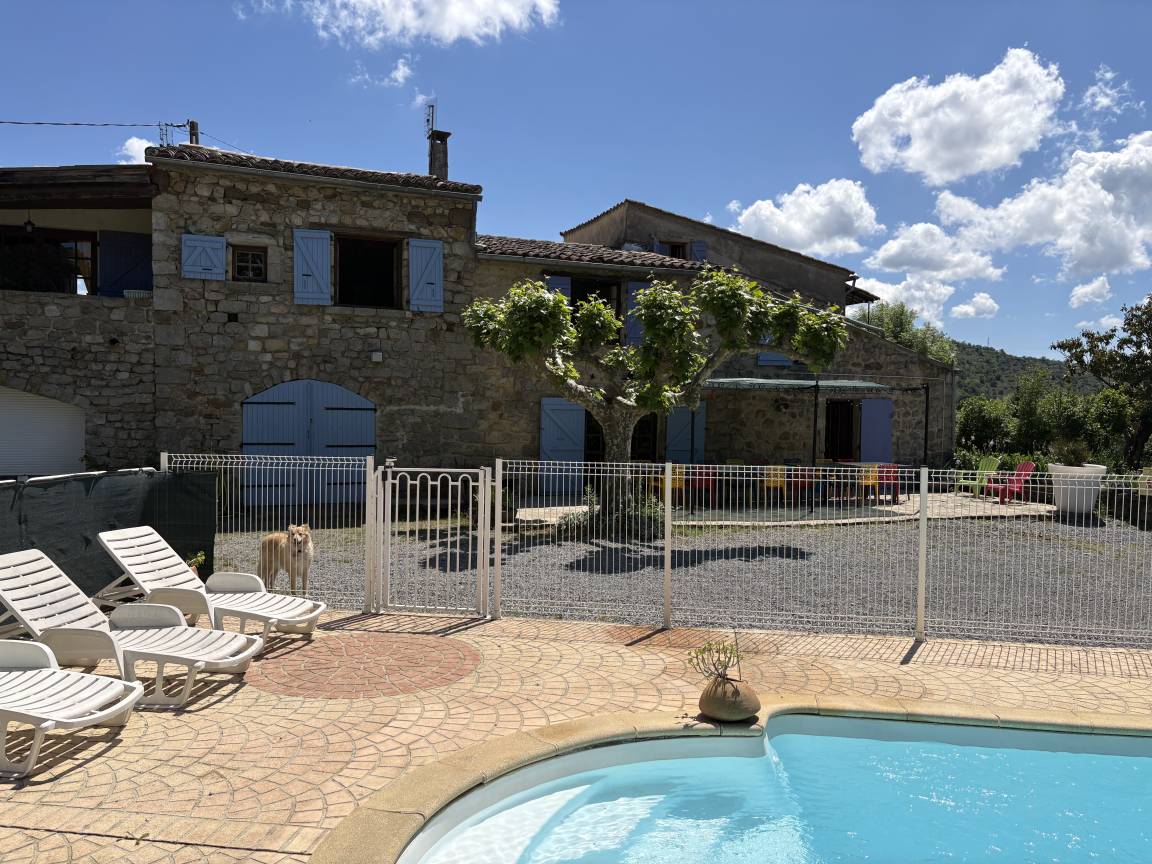 Gîte ∙ 8 Chambres ∙ 18 Personnes - Ardèche