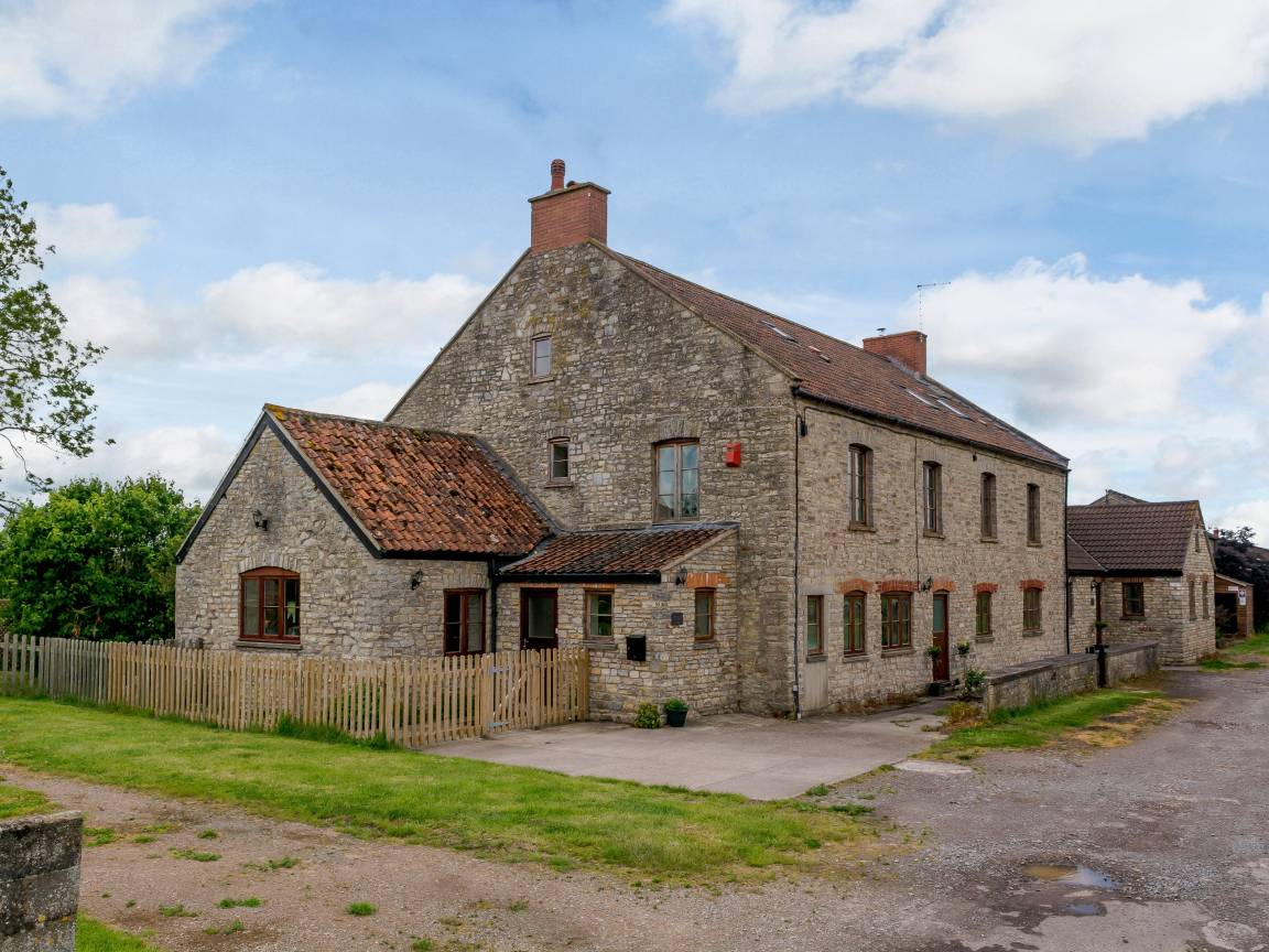 Cottage ∙ 4 Bedrooms ∙ 8 Guests - Shepton Mallet