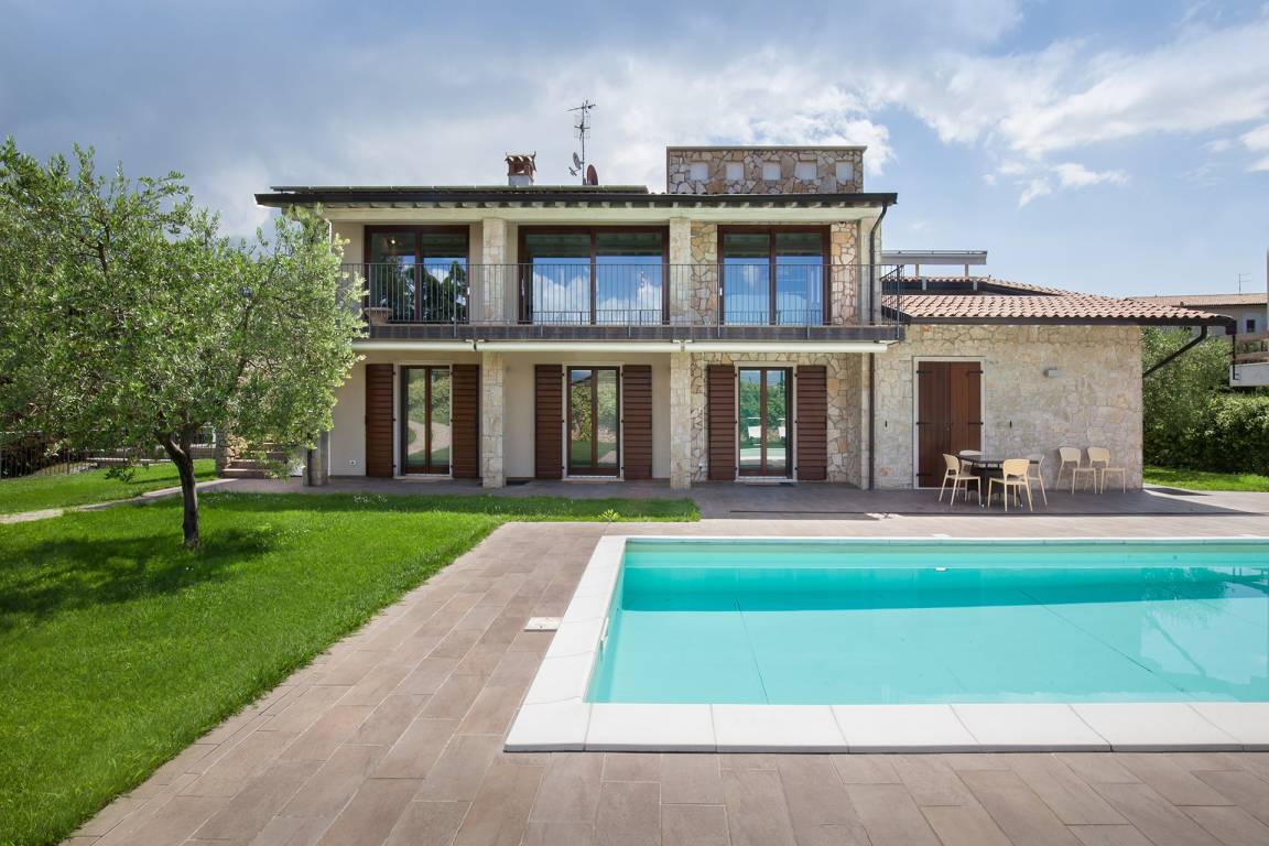 250 M² Maison De Vacances ∙ 3 Chambres ∙ 6 Personnes - Gargnano