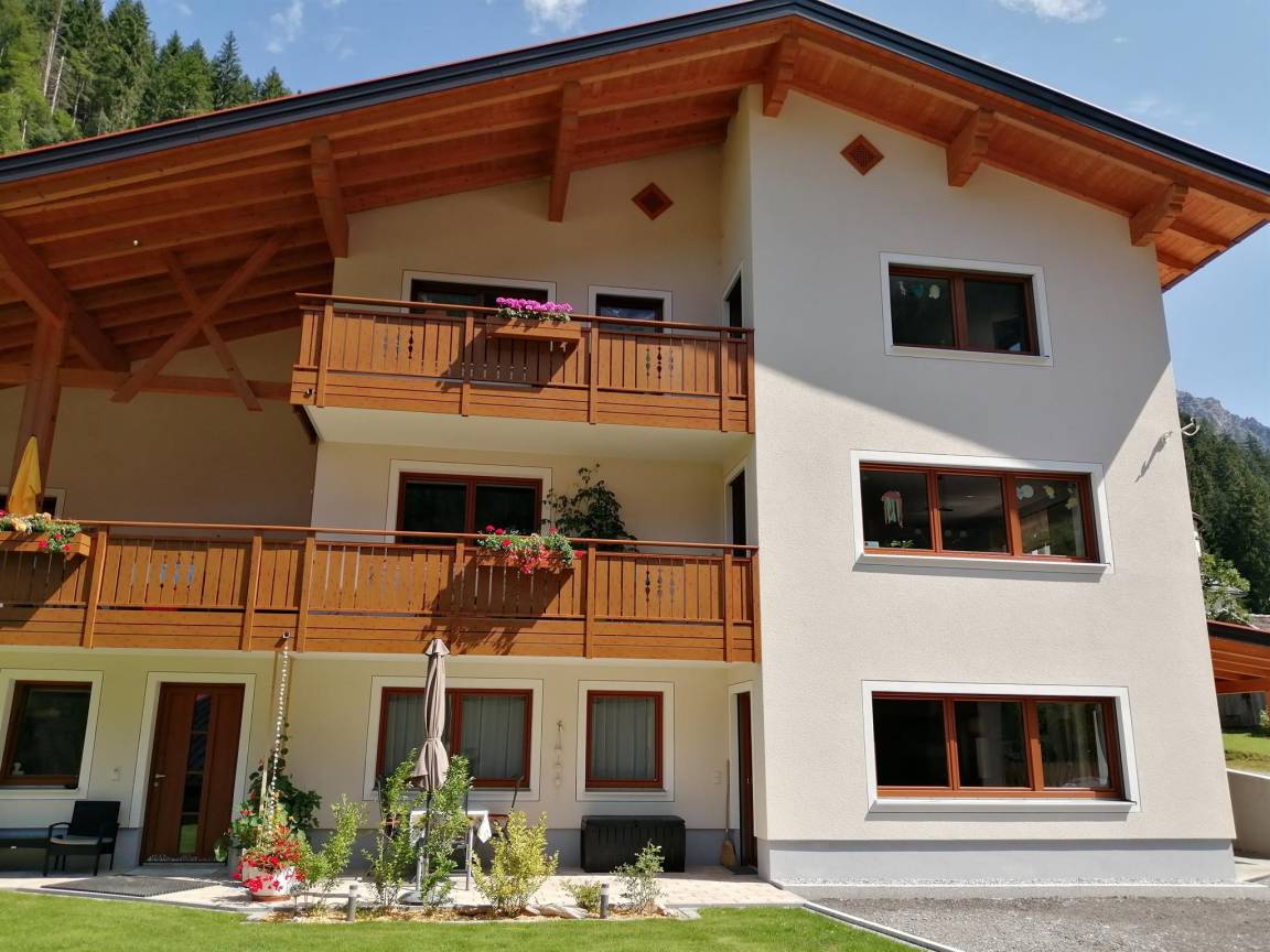 74 M² Ferienwohnung ∙ 2 Schlafzimmer ∙ 4 Gäste - Elbigenalp