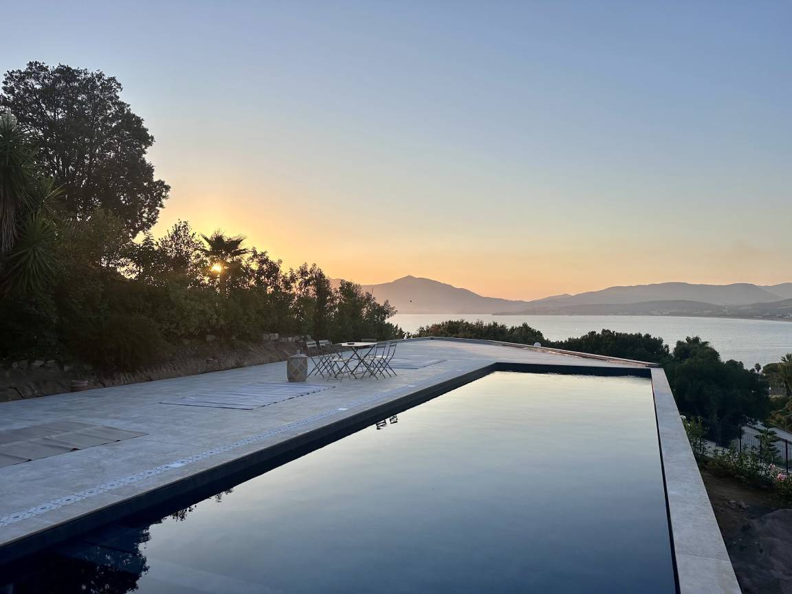 200 M² House ∙ 5 Bedrooms ∙ 12 Guests - Ajaccio