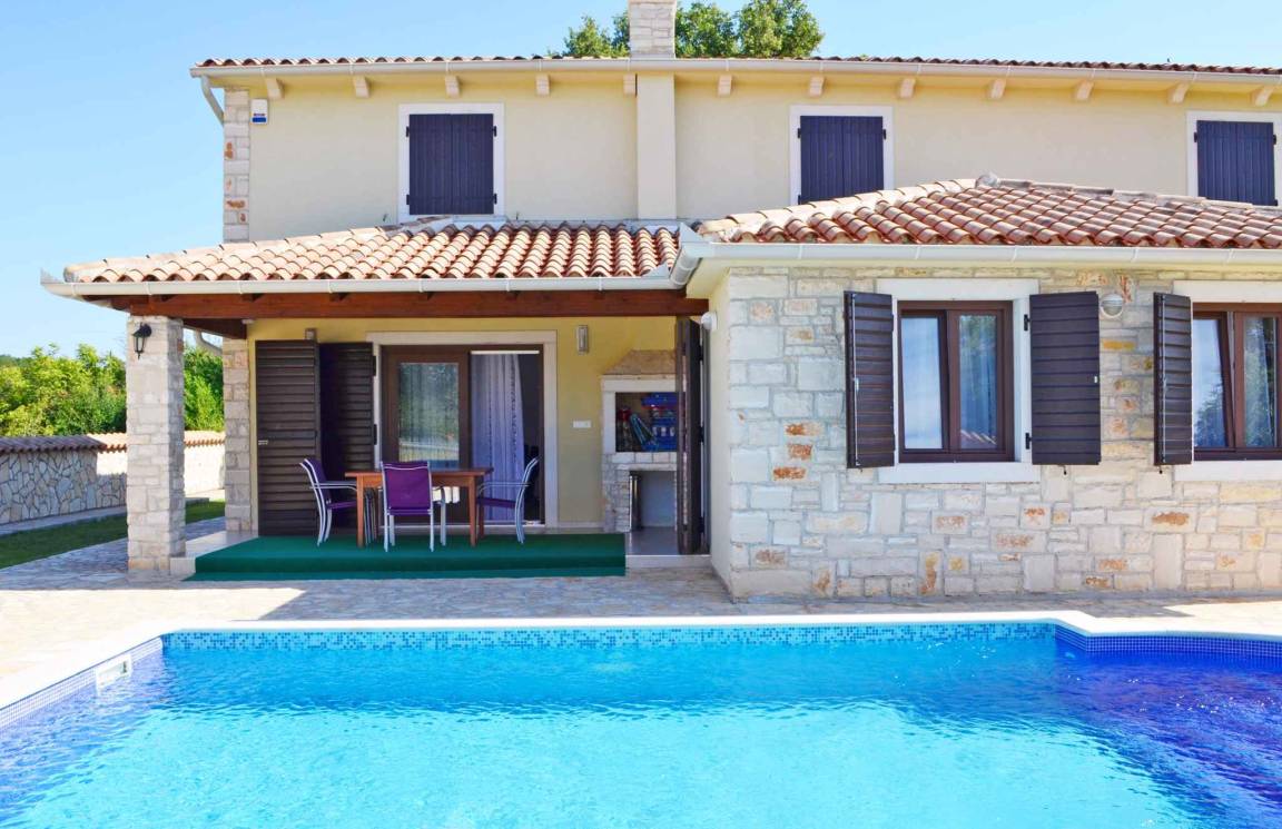 230 M² Ferienhaus ∙ 4 Schlafzimmer ∙ 8 Gäste - Premantura