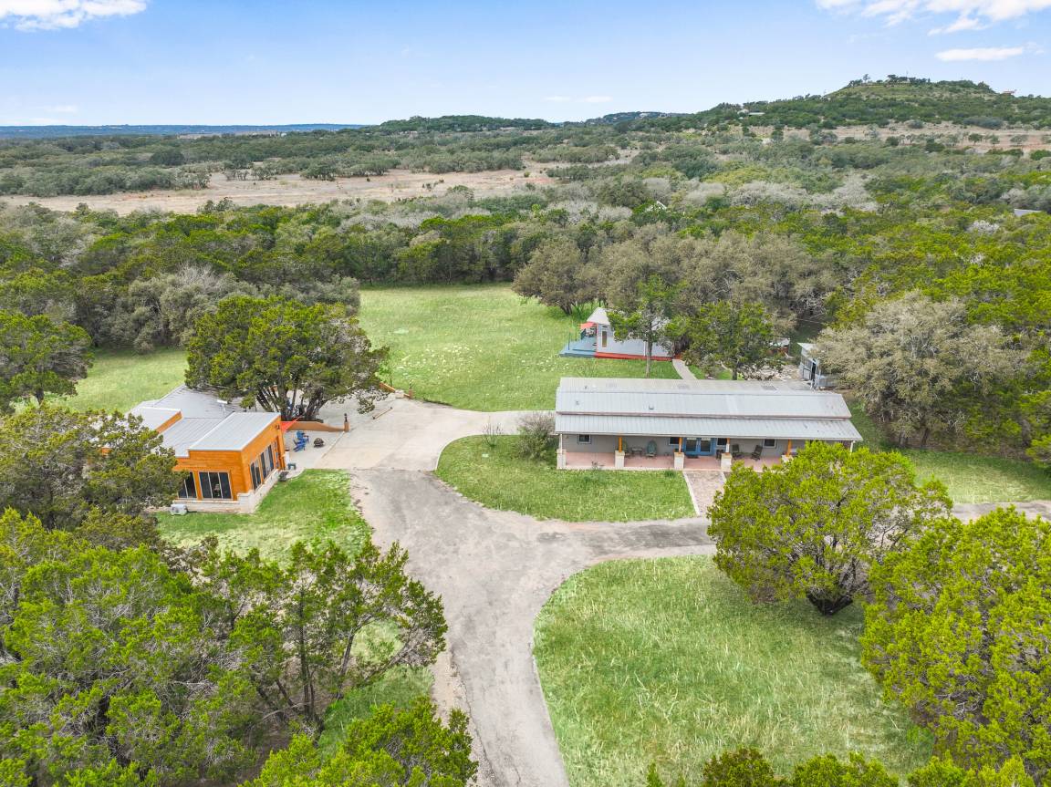 242 M² House ∙ 5 Bedrooms ∙ 9 Guests - Driftwood, TX