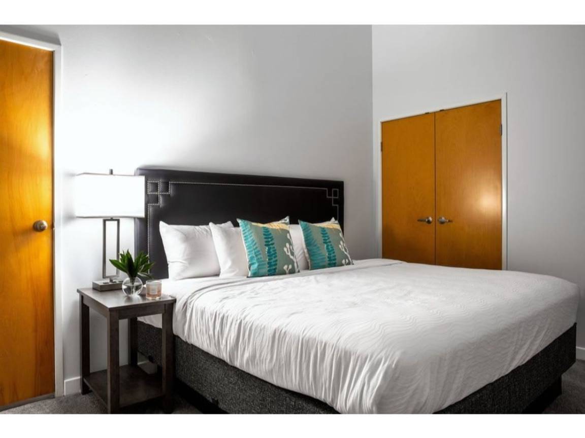 Apartment ∙ 2 Bedrooms ∙ 6 Guests - Indianapolis, IN