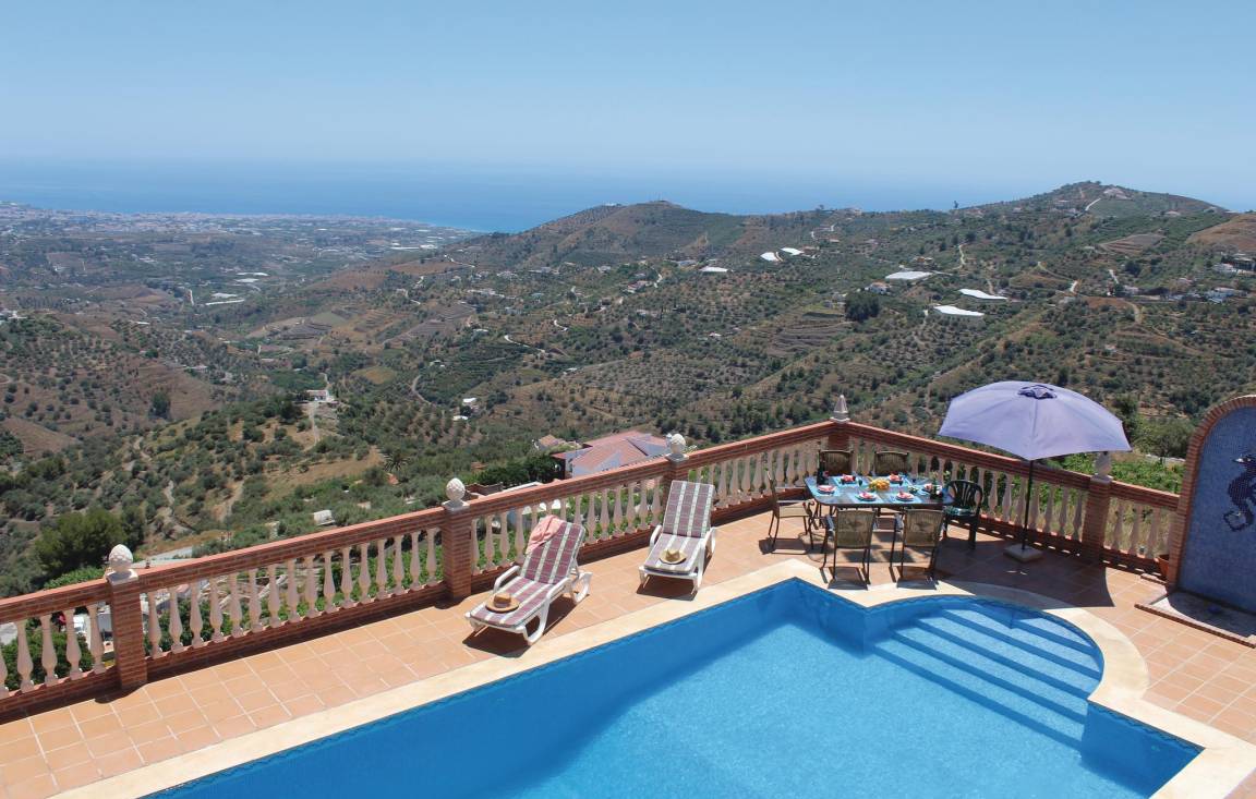 148 M² Casa ∙ 4 Habitaciones ∙ 8 Huéspedes - Torrox