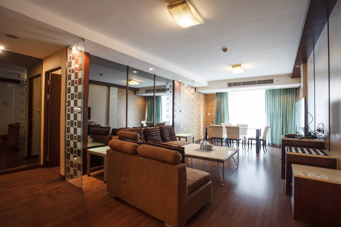 140 M² Apartment ∙ 2 Bedrooms ∙ 6 Guests - Khlong Toei