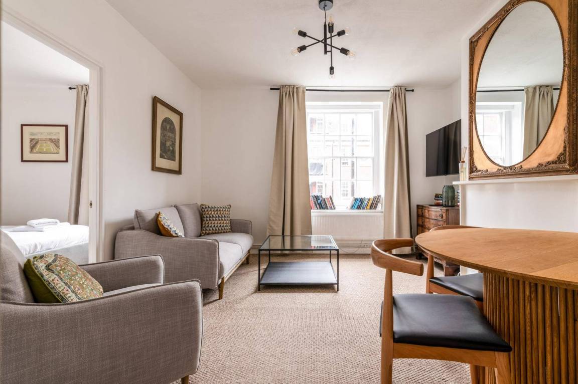 90 M² Apartment ∙ 3 Bedrooms ∙ 6 Guests - Kingston upon Thames