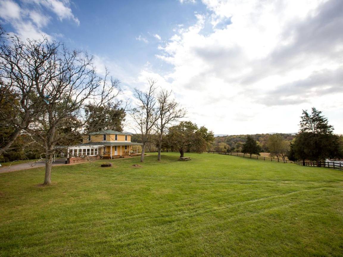 Accommodation ∙ 1 Bedroom ∙ 10 Guests - Front Royal