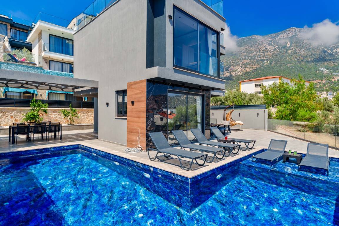 230 M² Villa ∙ 4 Bedrooms ∙ 9 Guests - Kalkan