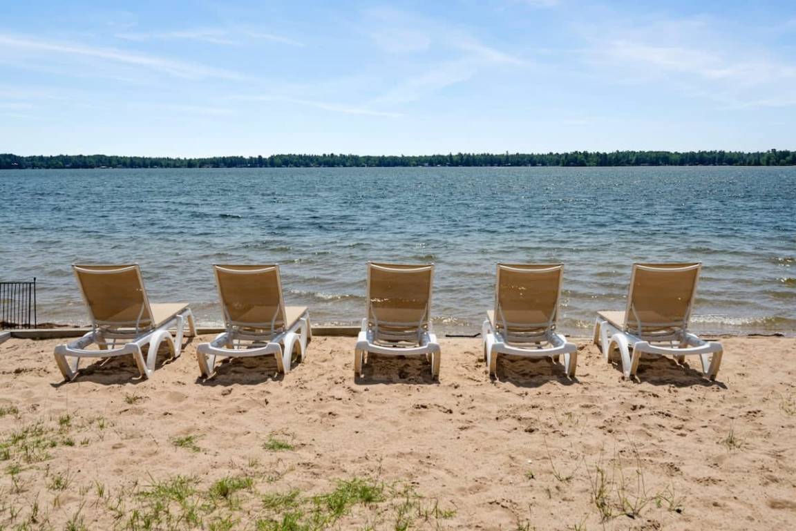 163 M² Apartment ∙ 6 Bedrooms ∙ 26 Guests - Michigan