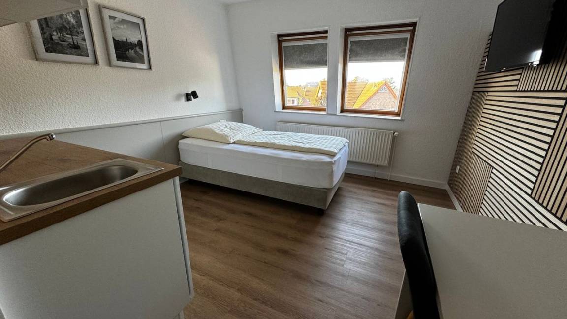 16 M² Hotel ∙ 1 Guest - Westoverledingen