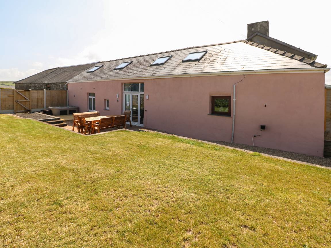 Cottage ∙ 4 Bedrooms ∙ 8 Guests - Fishguard