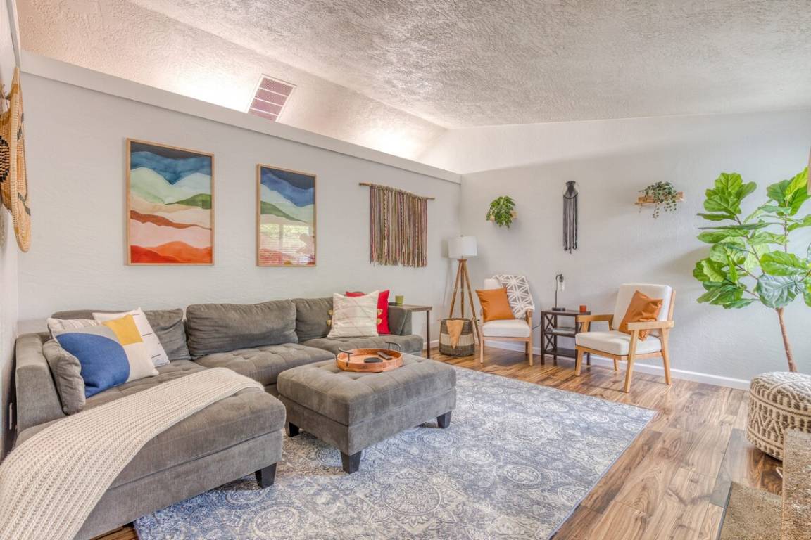 163 M² House ∙ 4 Bedrooms ∙ 8 Guests - Monmouth, OR