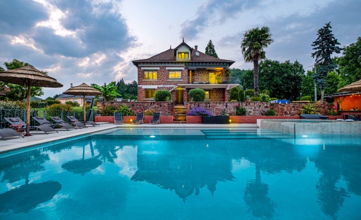 300 M² Gîte ∙ 7 Chambres ∙ 15 Personnes - Corrèze