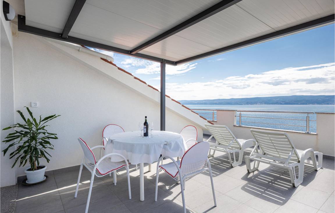 95 M² Apartment ∙ 2 Bedrooms ∙ 5 Guests - Podstrana