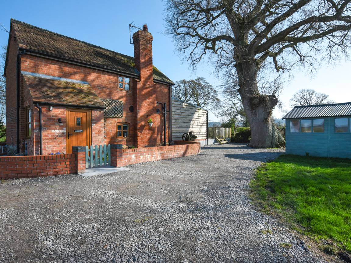 Cottage ∙ 2 Bedrooms ∙ 5 Guests - Leominster