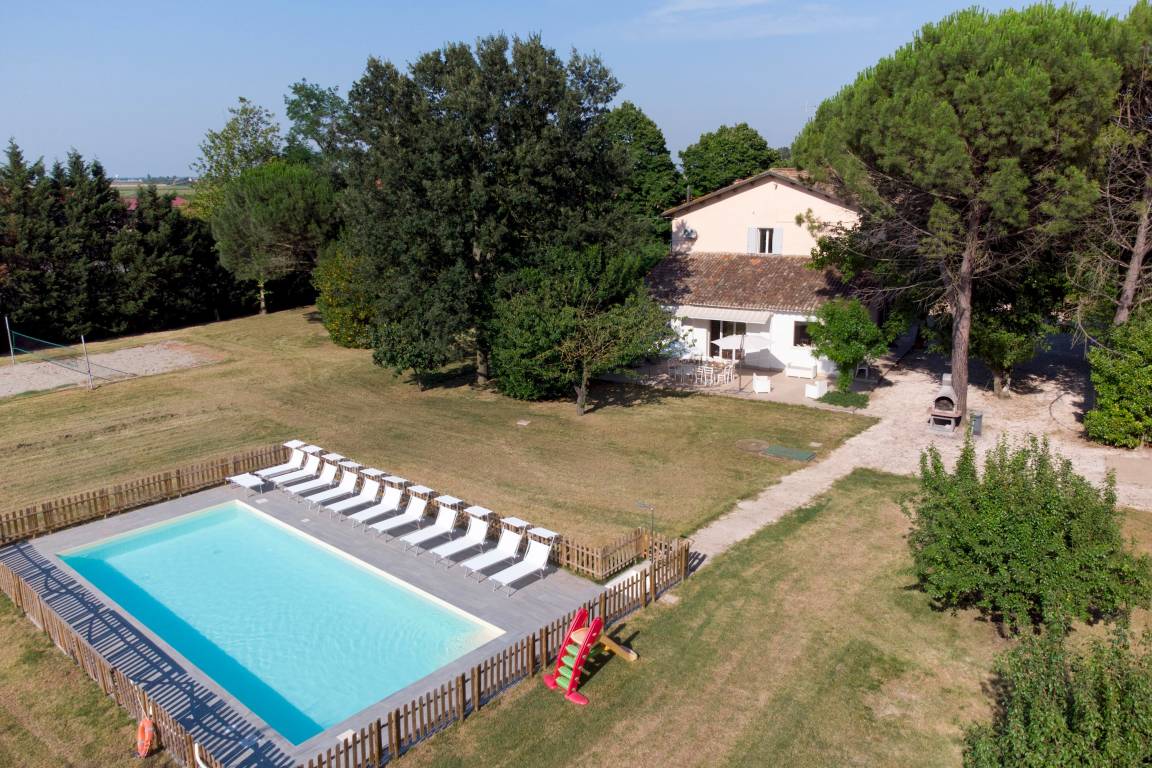 300 M² Villa ∙ 6 Chambres ∙ 12 Personnes - Ravenne