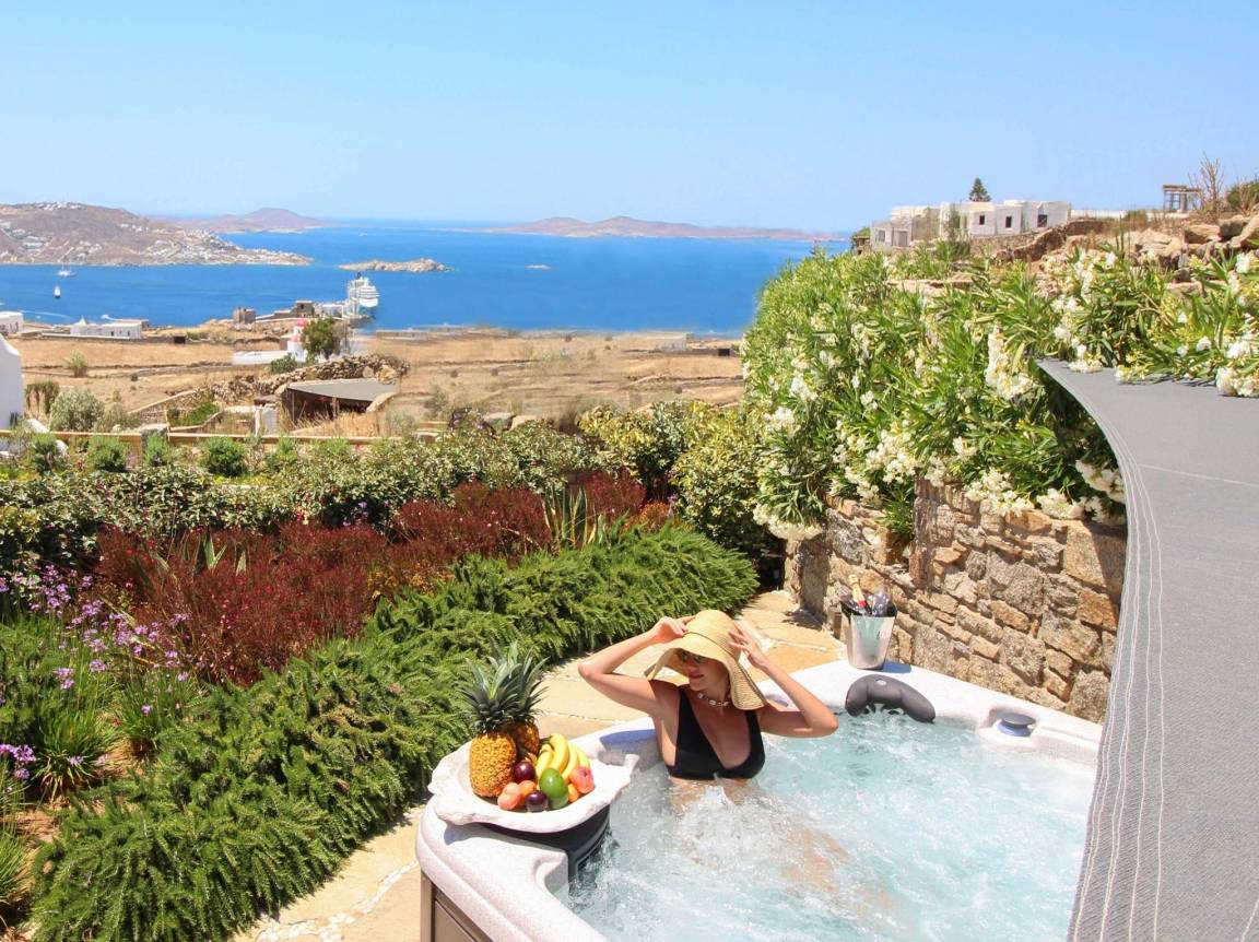 Villa ∙ 4 Bedrooms ∙ 8 Guests - Mykonos Region