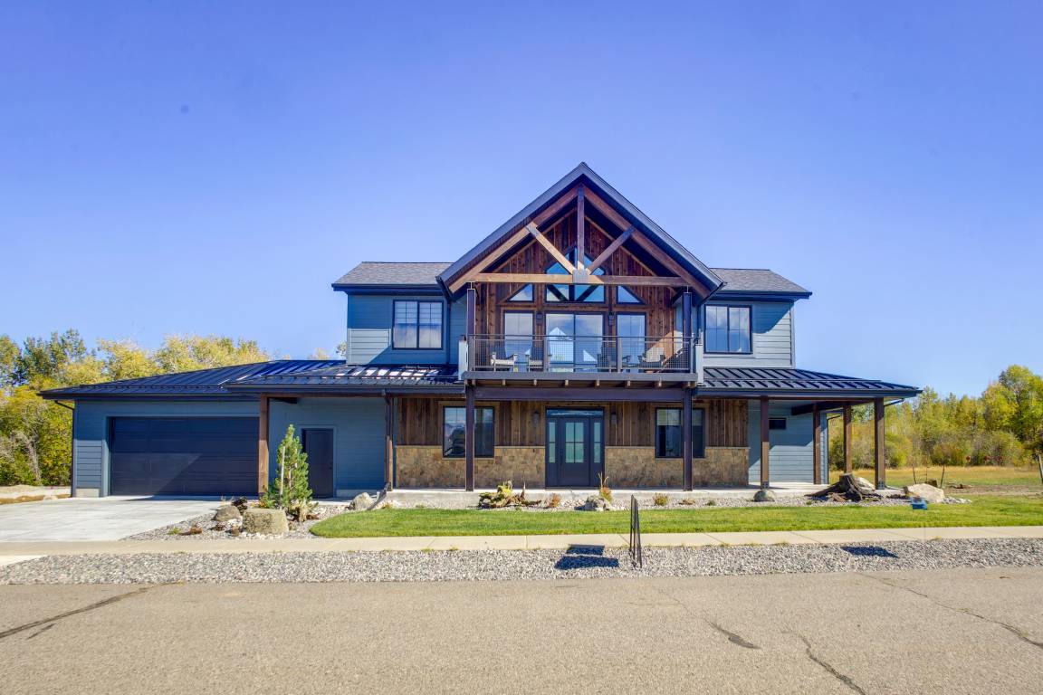 239 M² House ∙ 4 Bedrooms ∙ 12 Guests - Montana