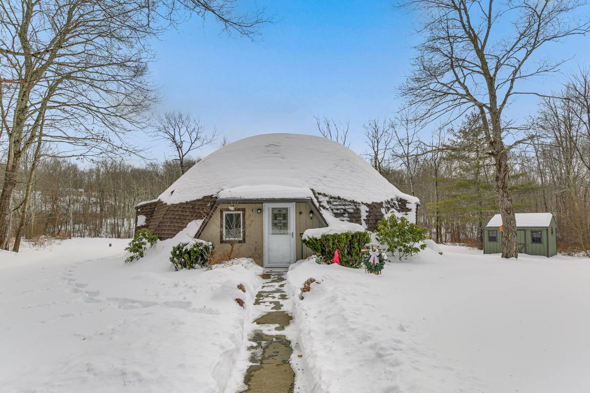 212 M² House ∙ 3 Bedrooms ∙ 6 Guests - Kent, CT