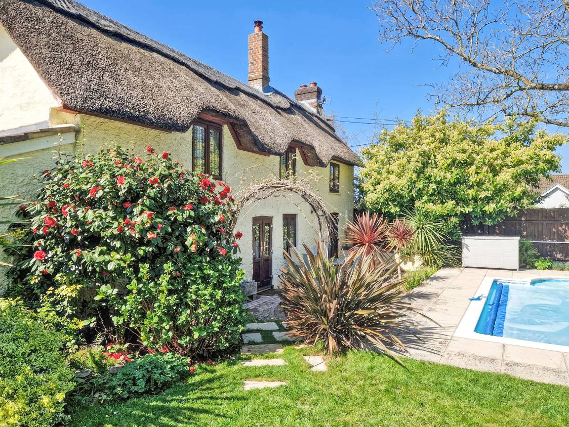 Cottage ∙ 4 Bedrooms ∙ 8 Guests - Lymington