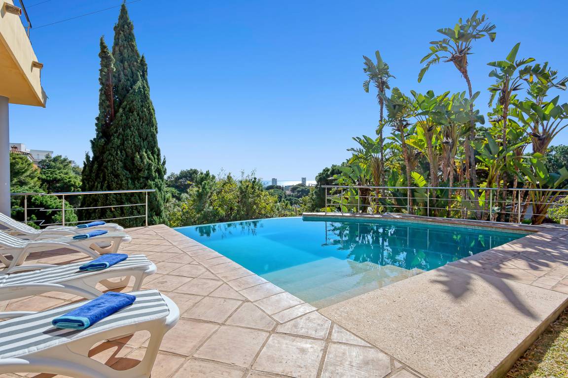 300 M² Villa ∙ 4 Habitaciones ∙ 10 Huéspedes - Calahonda