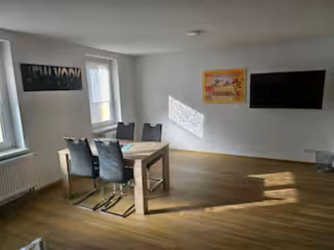 60 M² Ferienwohnung ∙ 1 Schlafzimmer ∙ 2 Gäste - Merseburg