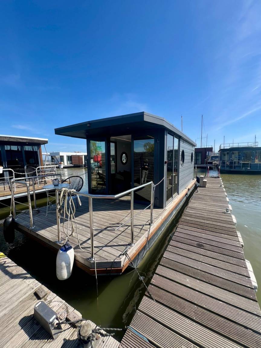 Houseboat ∙ 1 Bedroom ∙ 4 Guests - Volendam