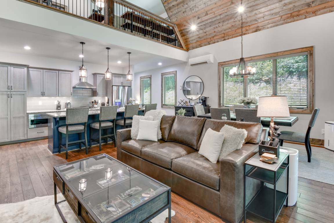 143 M² Cottage ∙ 2 Bedrooms ∙ 6 Guests - Cashiers, NC