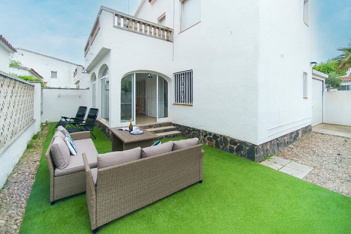 150 M² House ∙ 3 Bedrooms ∙ 5 Guests - Empuriabrava