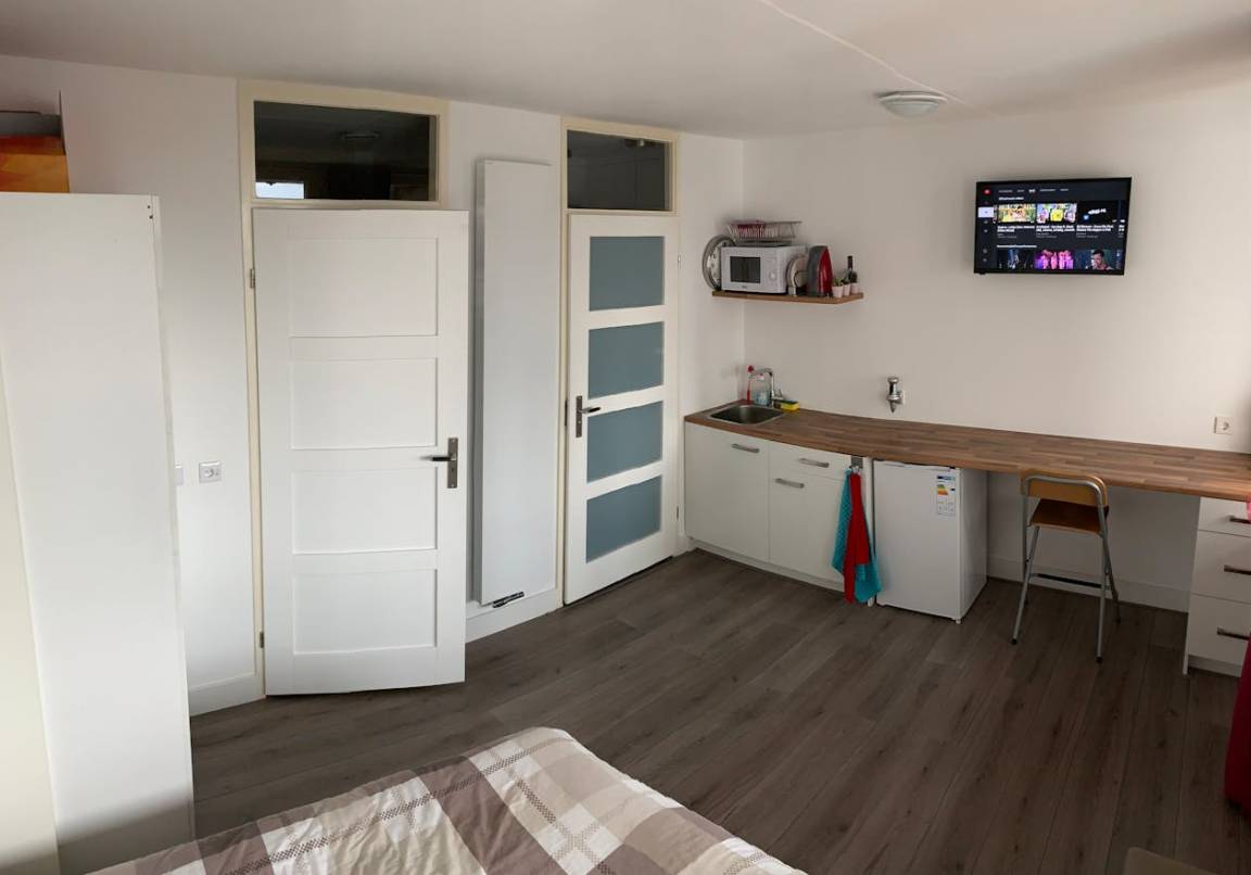 20 M² Privé Kamer ∙ 1 Slaapkamer ∙ 1 Gast - Schiedam