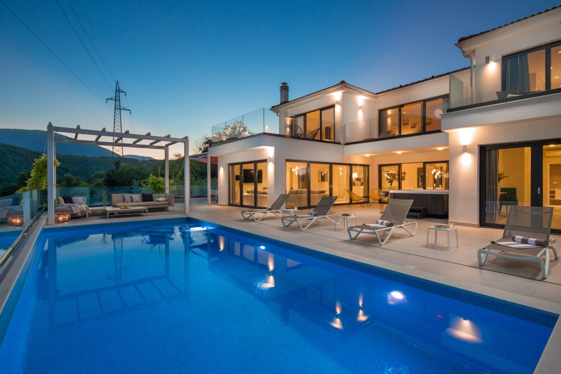 340 M² Villa ∙ 4 Chambres ∙ 10 Personnes - Sinj