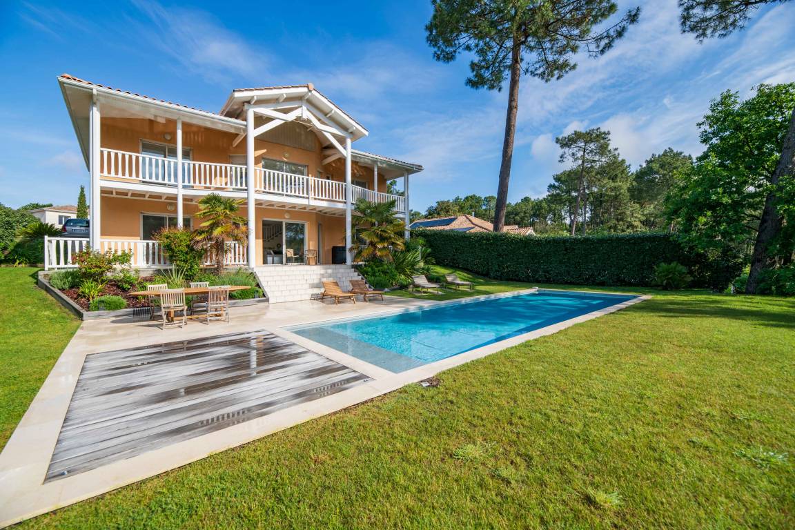 196 M² Villa ∙ 5 Chambres ∙ 10 Personnes - Lacanau